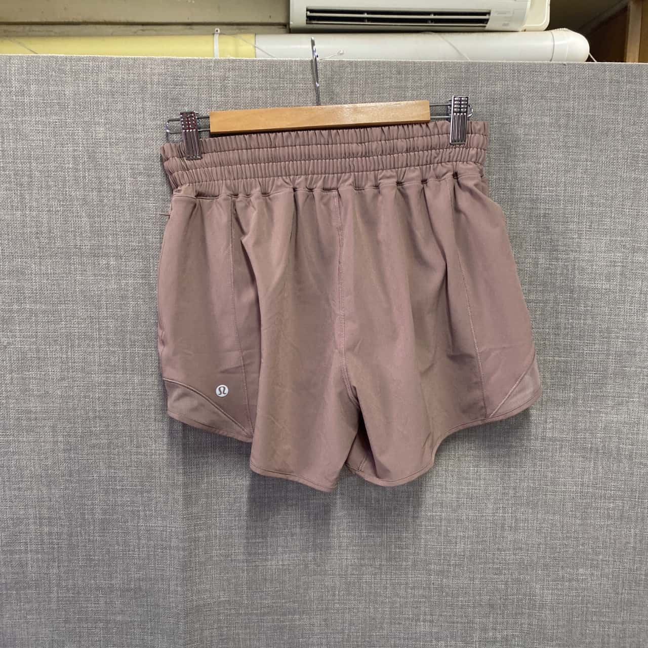 Lululemon Womens Size 6 Shorts Brown (s)