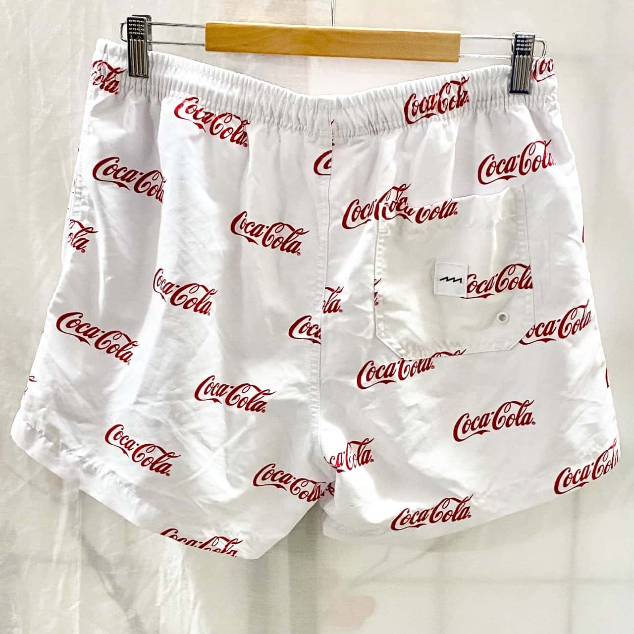 COCA-COLA Mens Size L Red / White Shorts