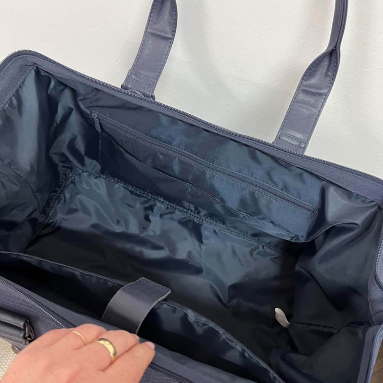 BNWT Beis duffle overnight bag (s)