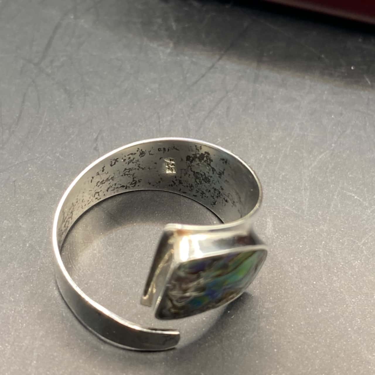 Monochromatic Silver Loop Ring (s)