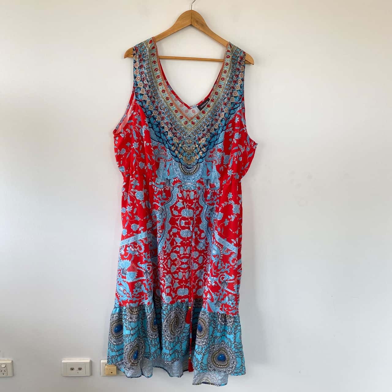 Autograph Dramatic Sleeveless NK Hilo Miami Beach Dress Size 24 (s)