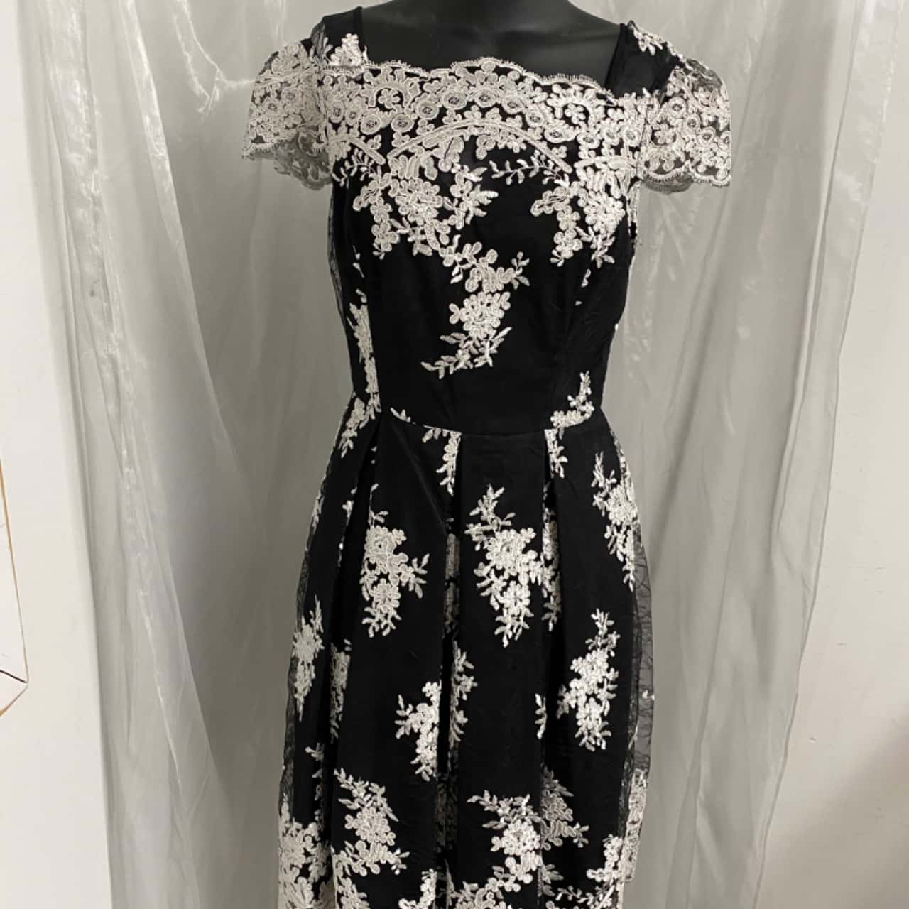 Review Womens Size 8 Cocktail Dress Black / White