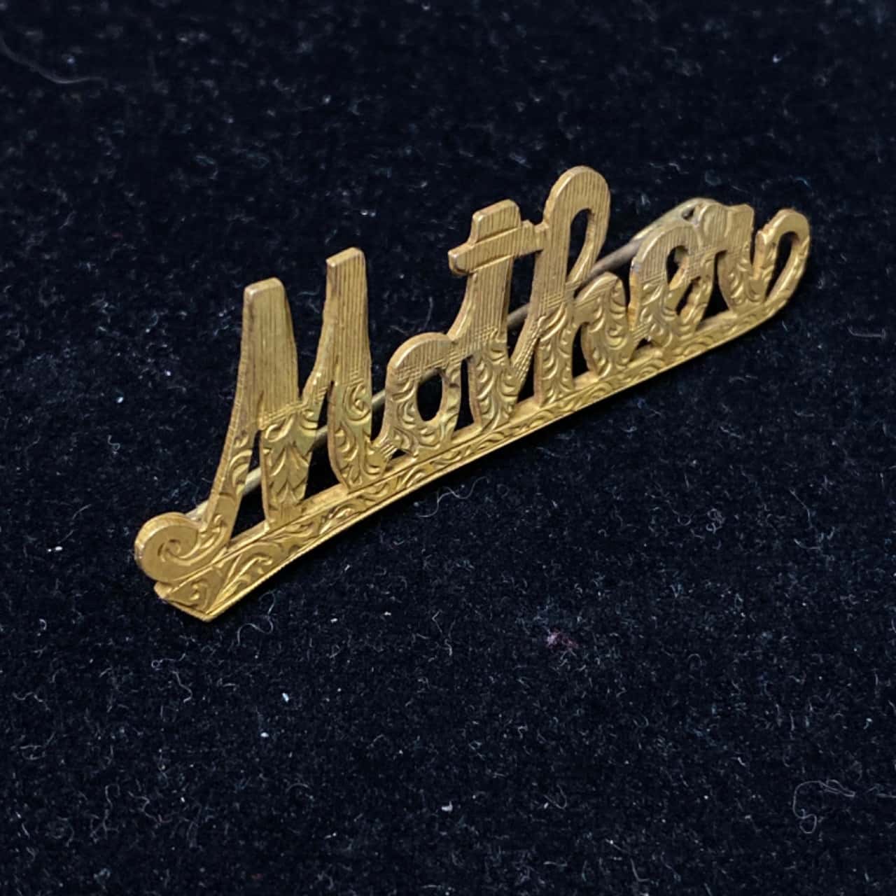 APEX Vintage Stamped 9ct Yellow Gold Engraved MOTHER Brooch(s)