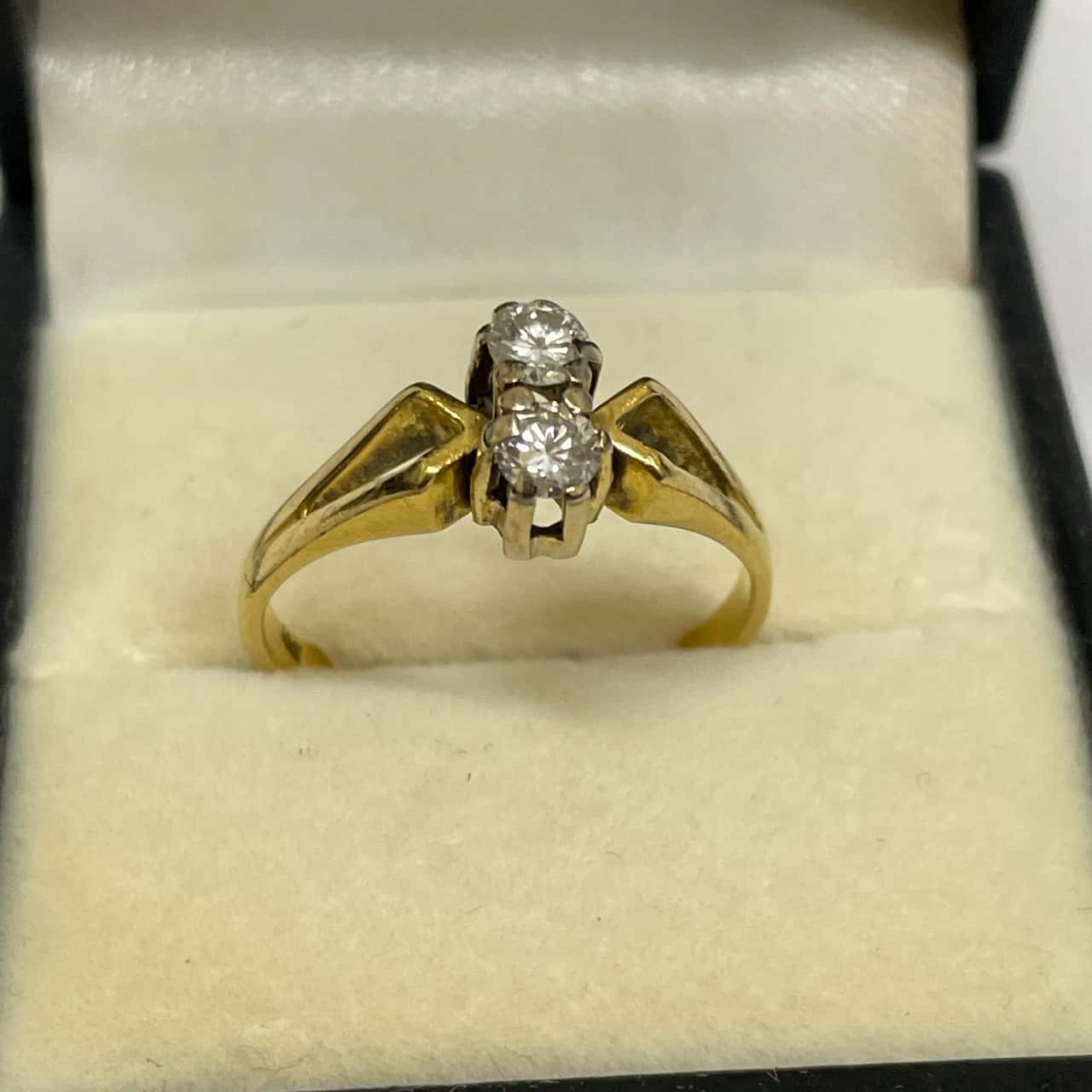 Women's 18k Gold Ring with Two Diamonds (s)