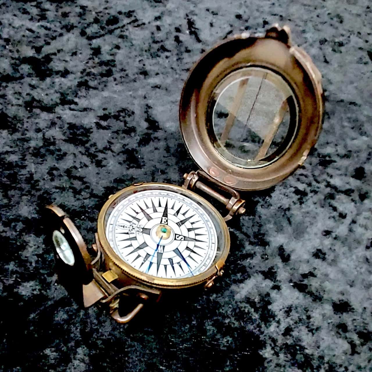 Collectible: AUTHENTIC MODELS - WWII Compass [CO014](s)