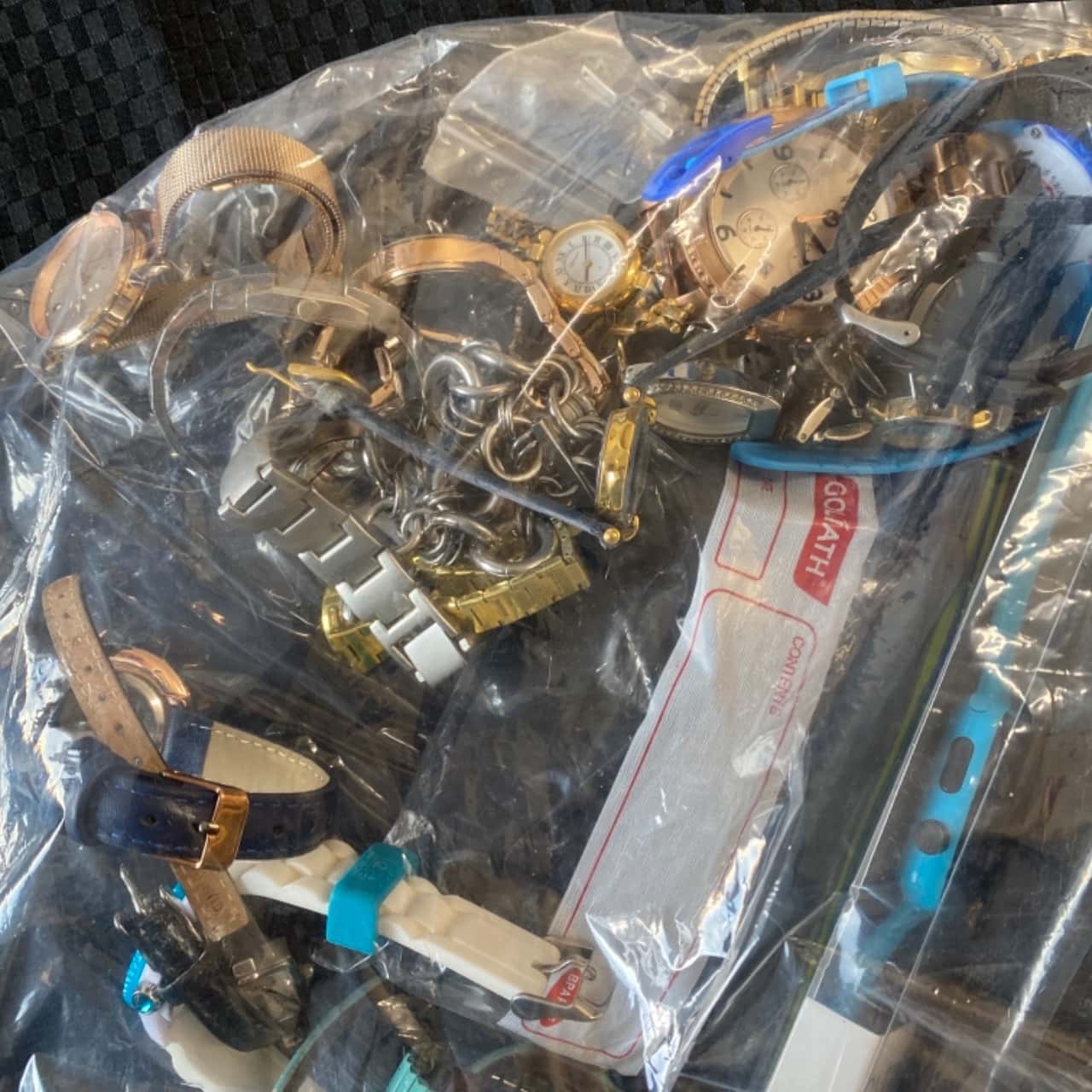 1 KG Bag Of Broken Assorted Watches (s)