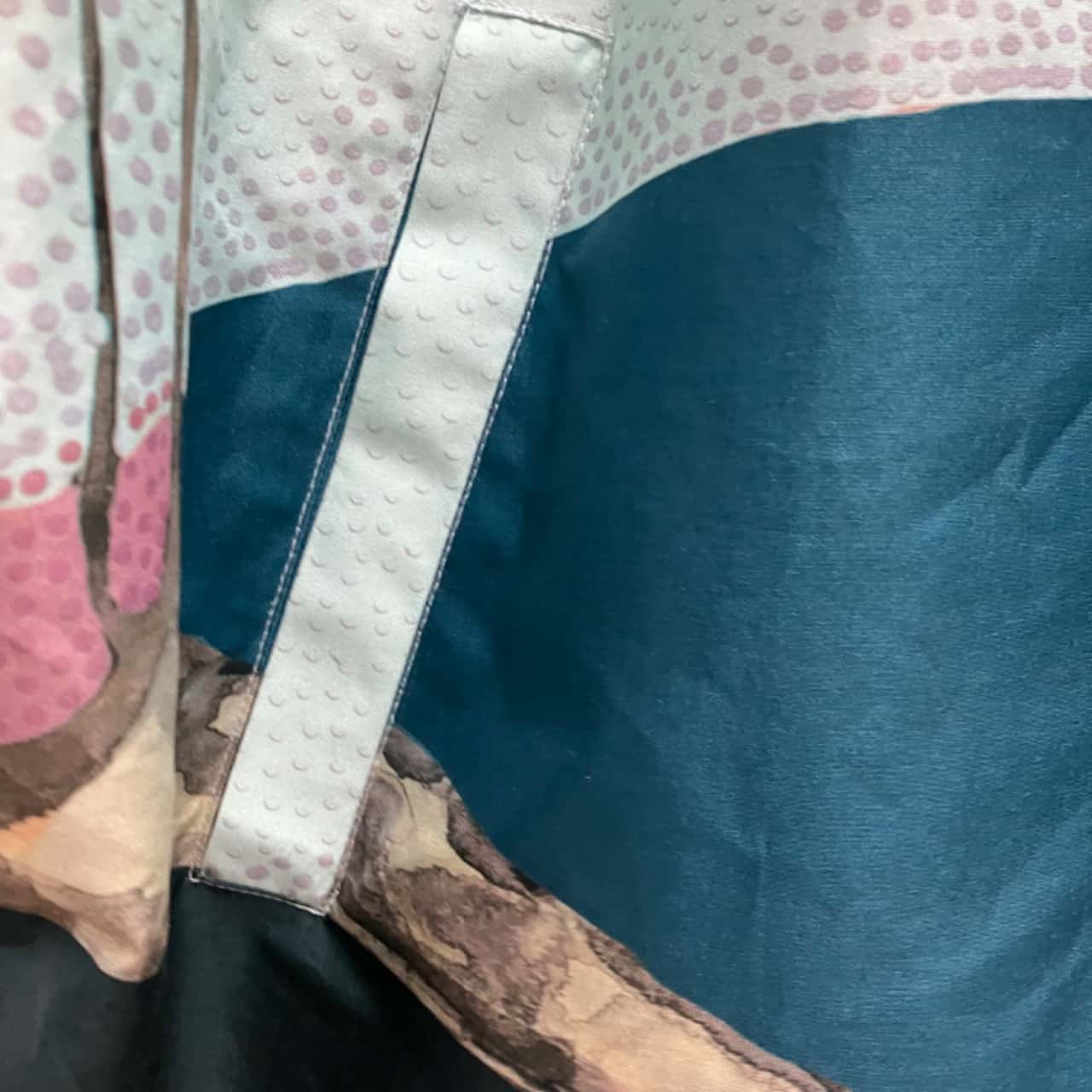 WOMENS GORMAN & DANA KINTER HOODED RAIN JACKET. SIZE M/L(s)