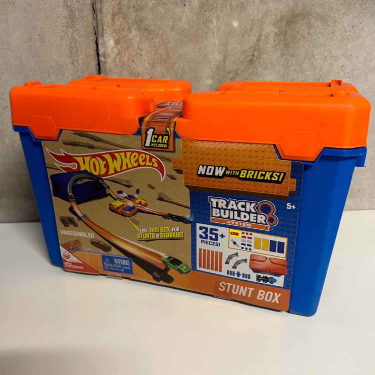 Hot Wheels - stunt box (s)