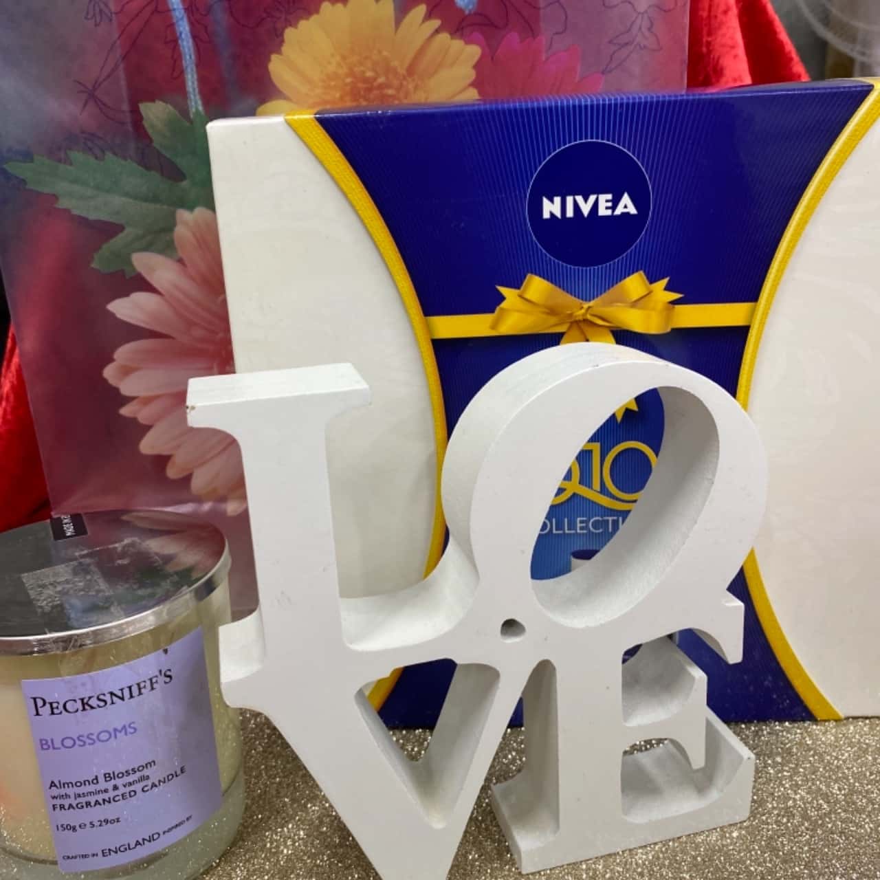 Mother’s Day gift pack (s)