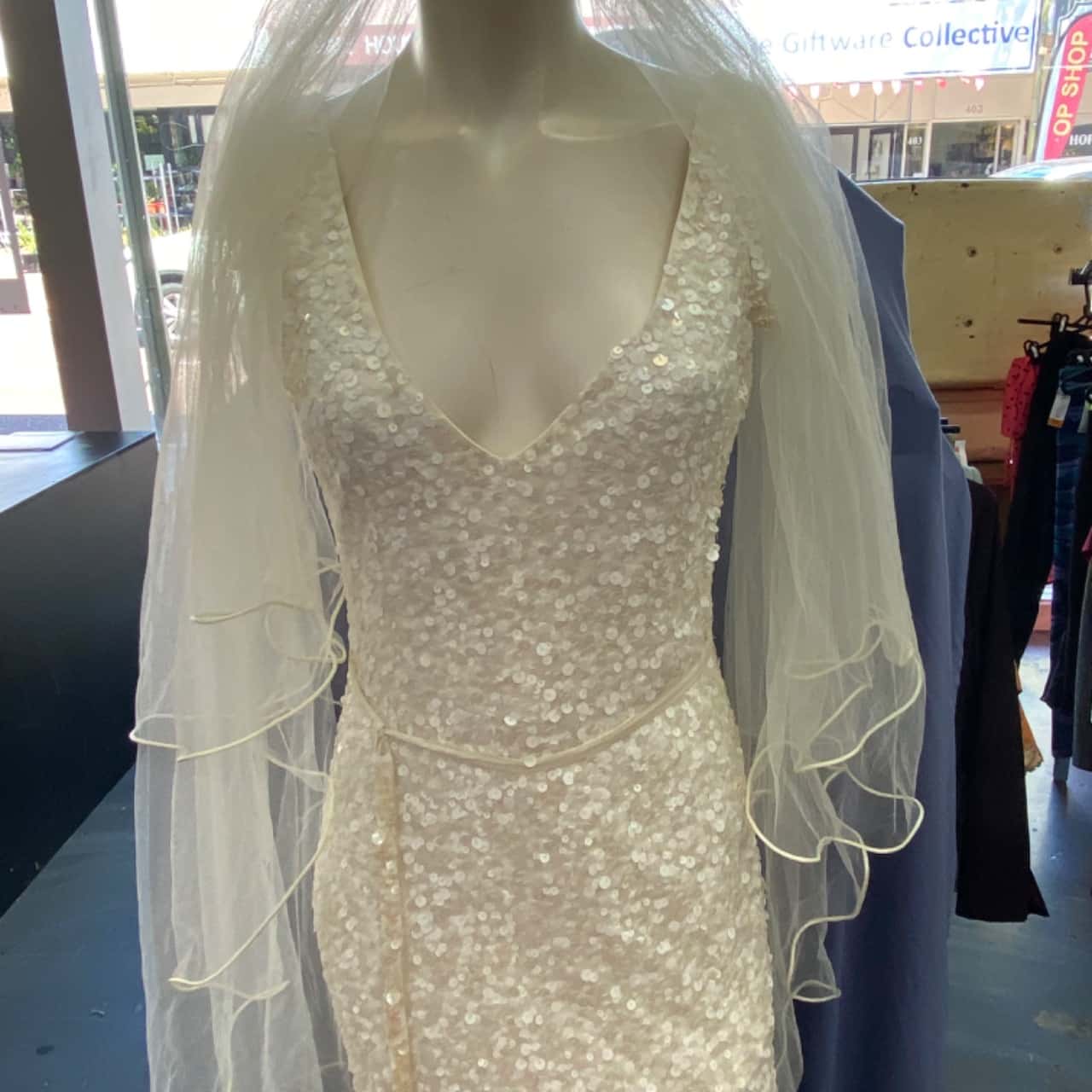 Womens Size 10 Bridal Dresses Off White (s)