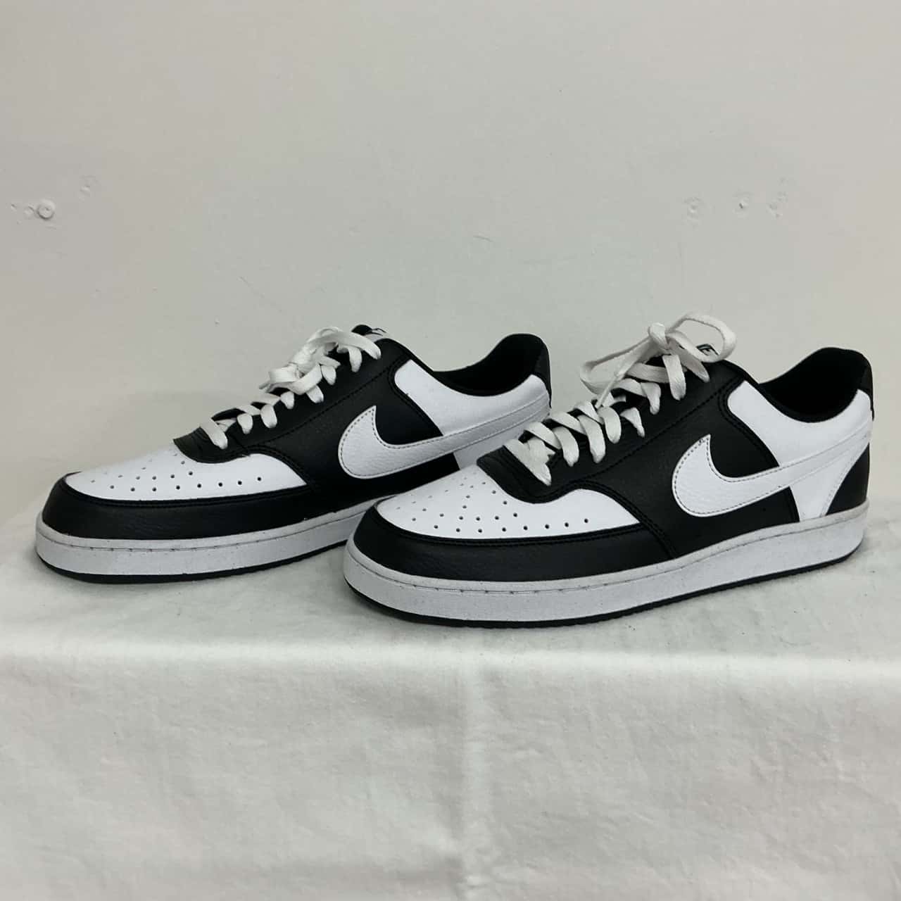 Nike Mens Size 11.5 Black / White (s)