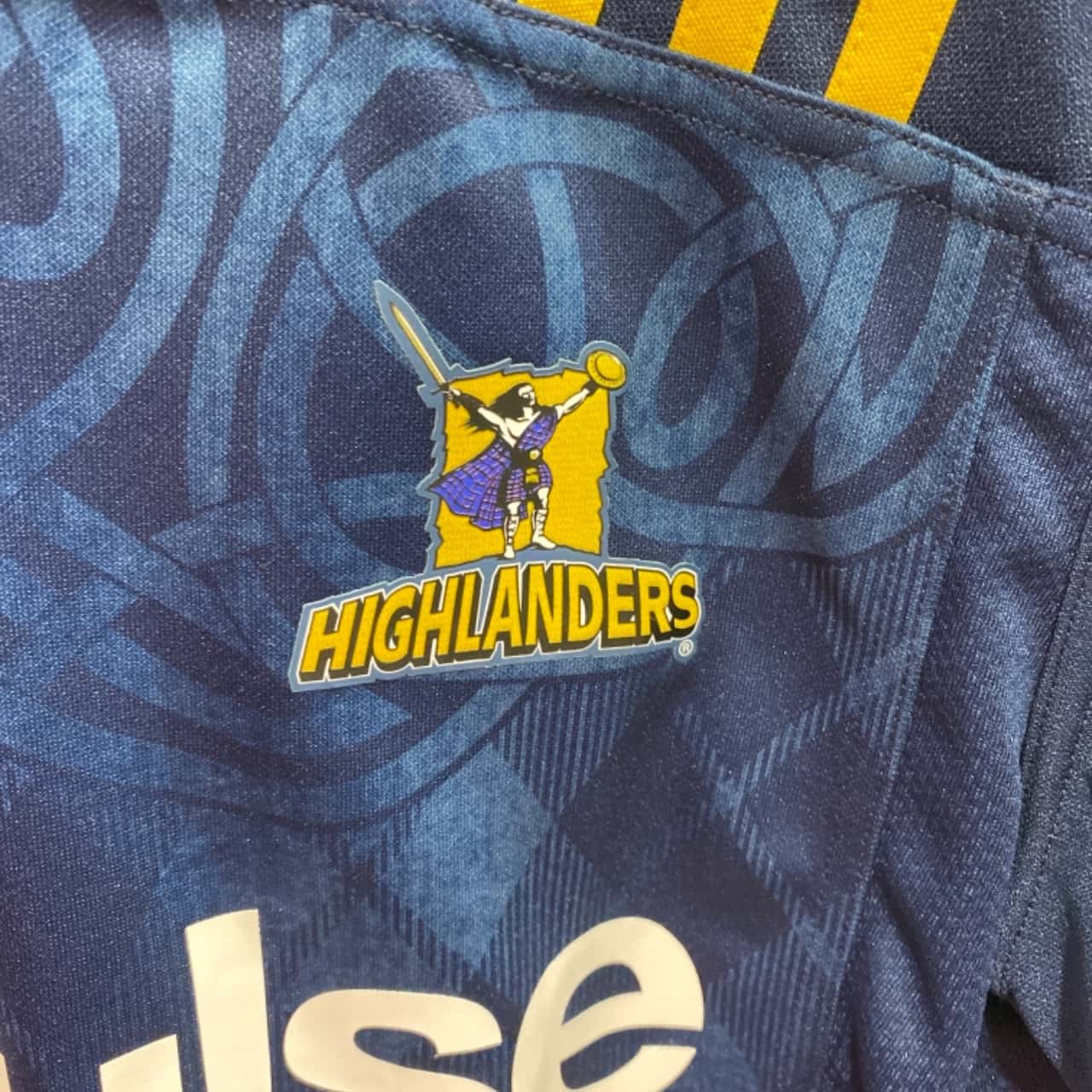 Mens highlanders Shirt Size M