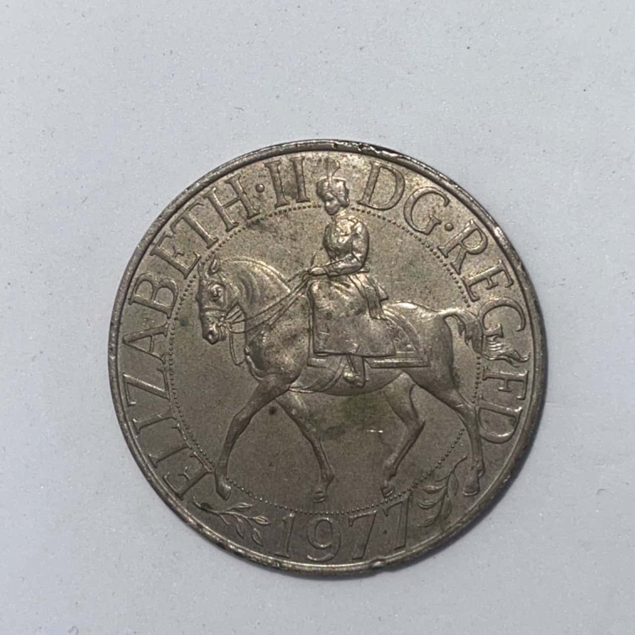 1977 Queen Elizabeth Silver Jubilee coin by Westminster Bank Ltd (b11)(s)