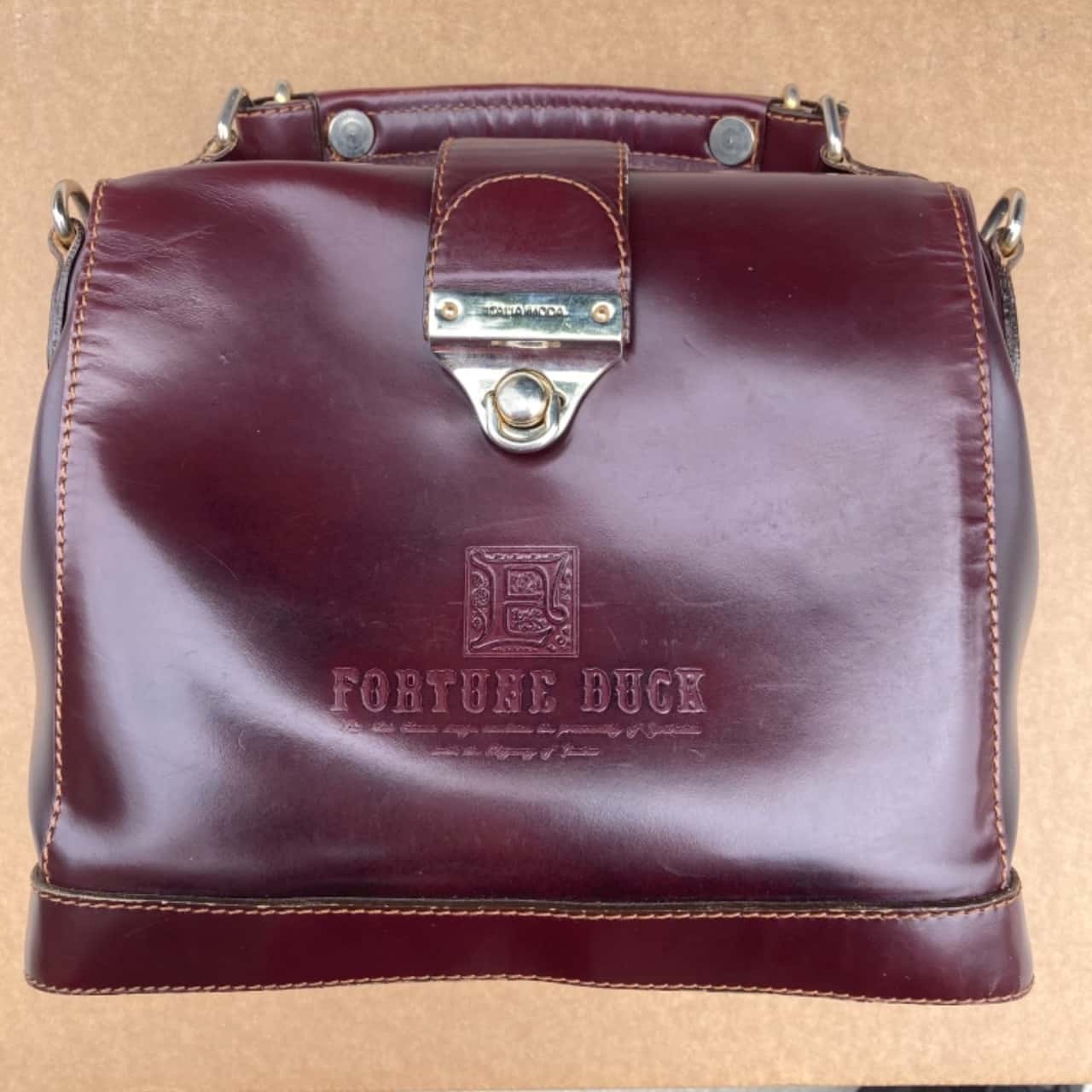 Women's Vintage Fortune Duck Brand Leather Purse With Strap (s)