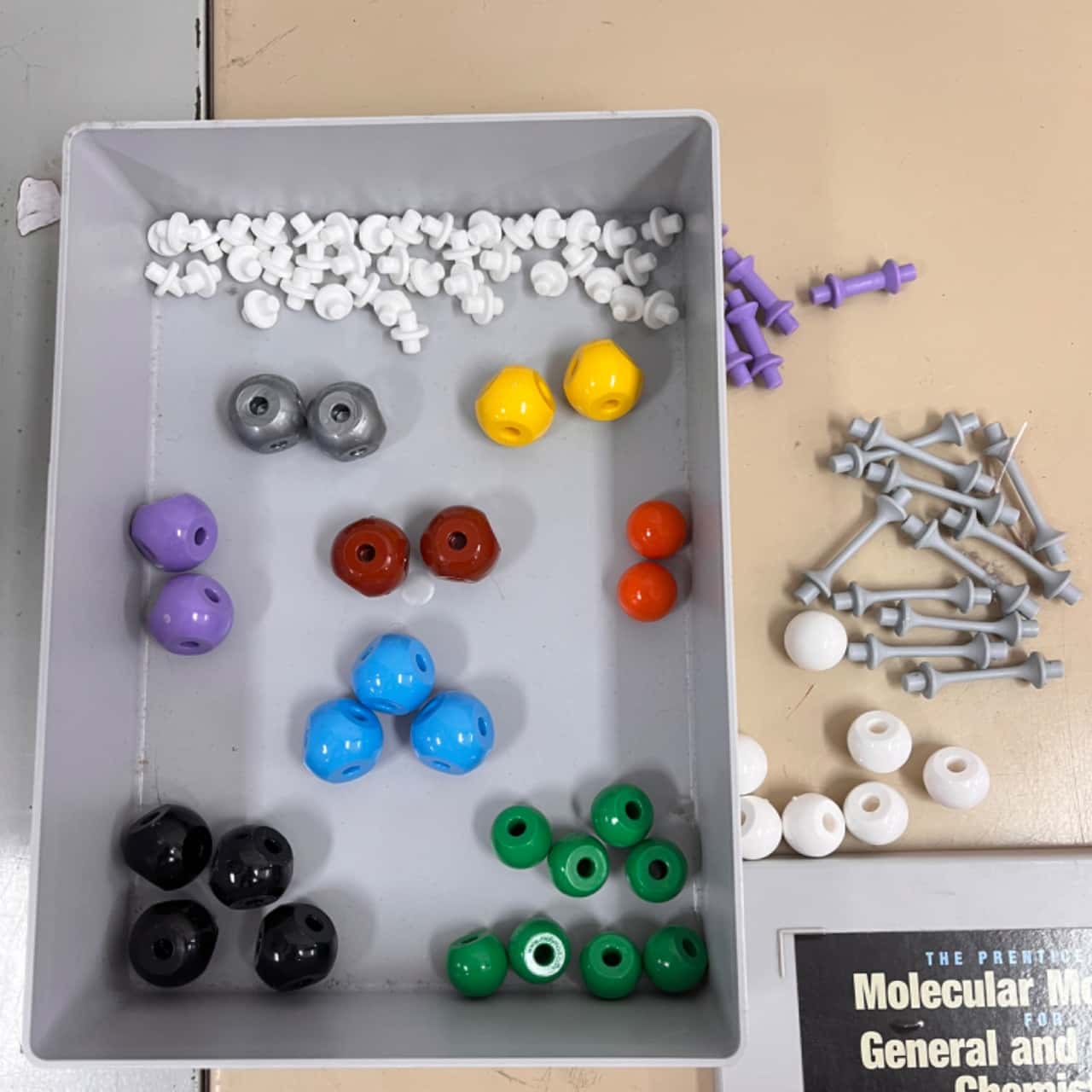 MOLECULAR MODEL SET / CHEMISTRY