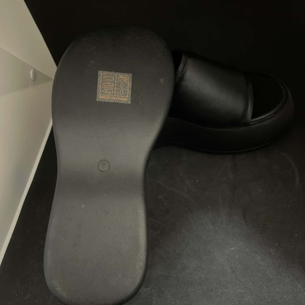 Ava & Ever Womens Size 7 Black wedge sandal (b11)(s)