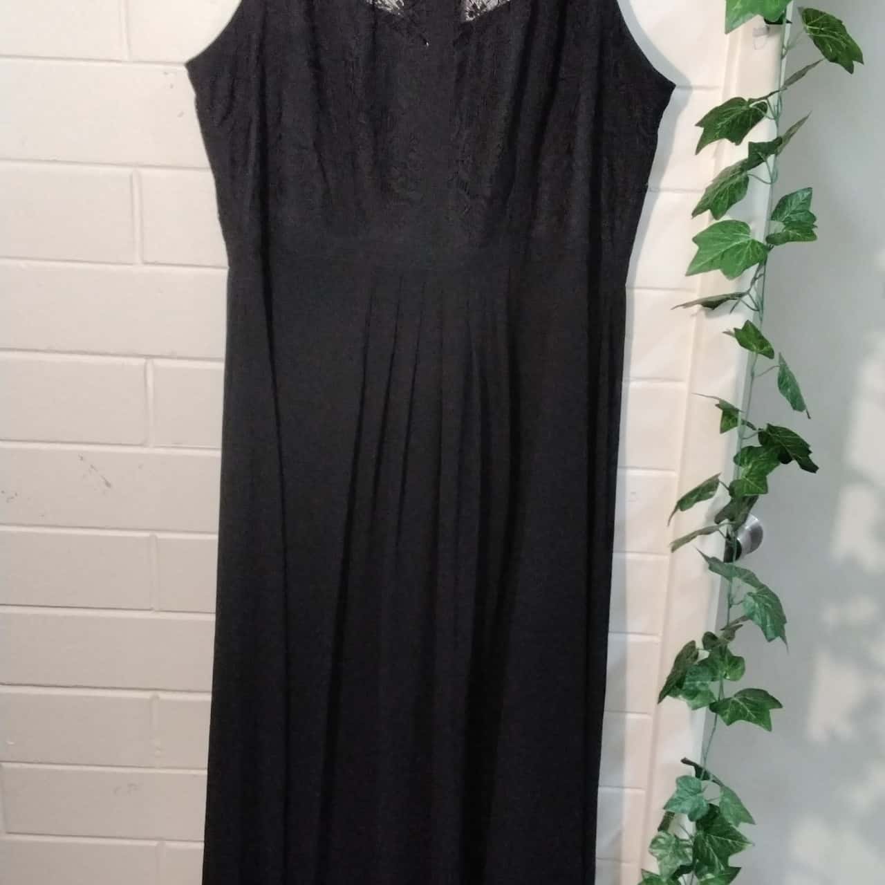 City Chic Womens Size 20 Formal Dress Black (s)