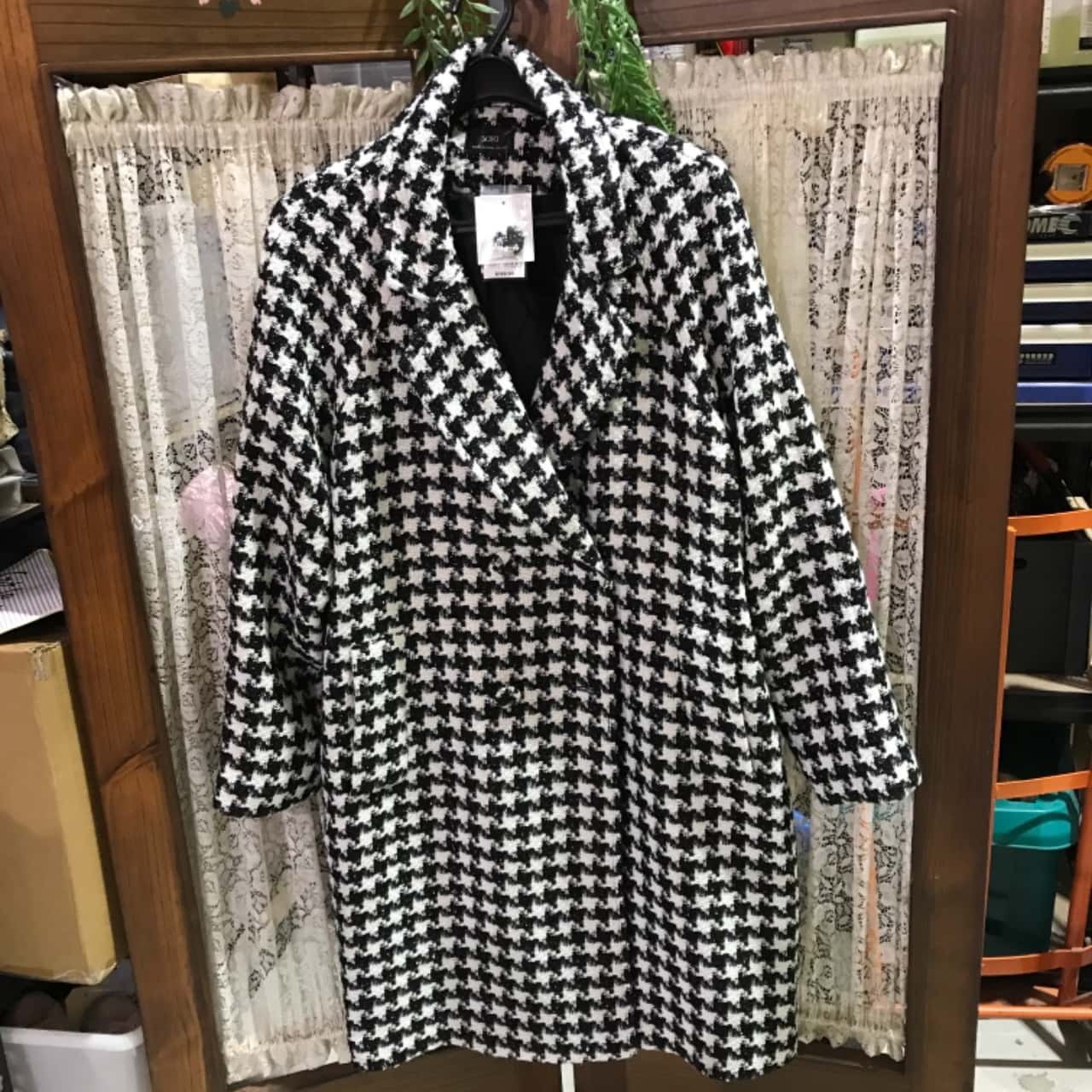 Sara Womens Size 18 Button Up Black / White Herringbone Coat (s)