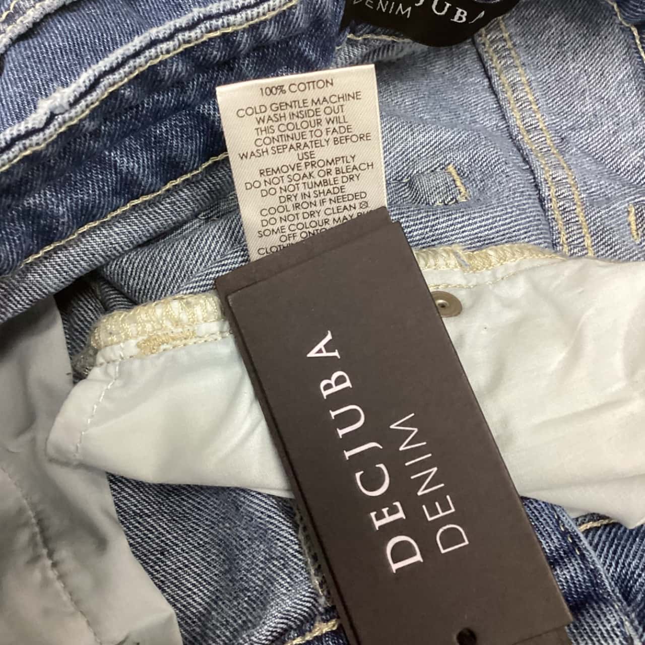 Decjuba Womens Size 6 Denim Shorts Blue (s)