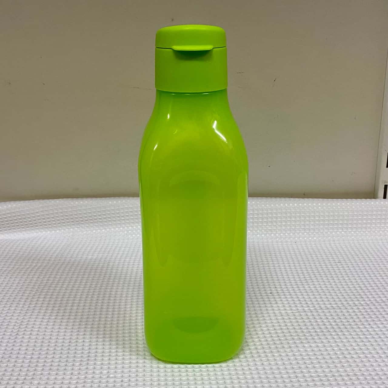 Tuperware Green 1 litre drink bottle(s)