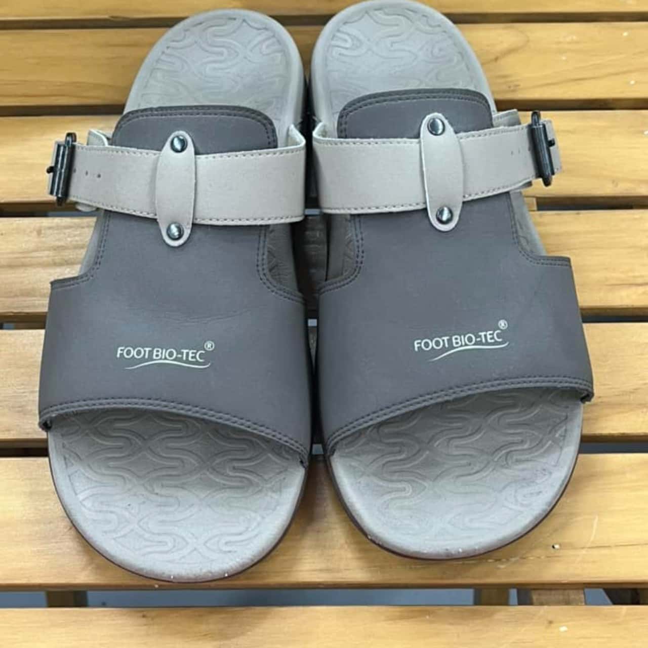 Womens Foot Bio-Tec Size 9 Grey Slides(s)