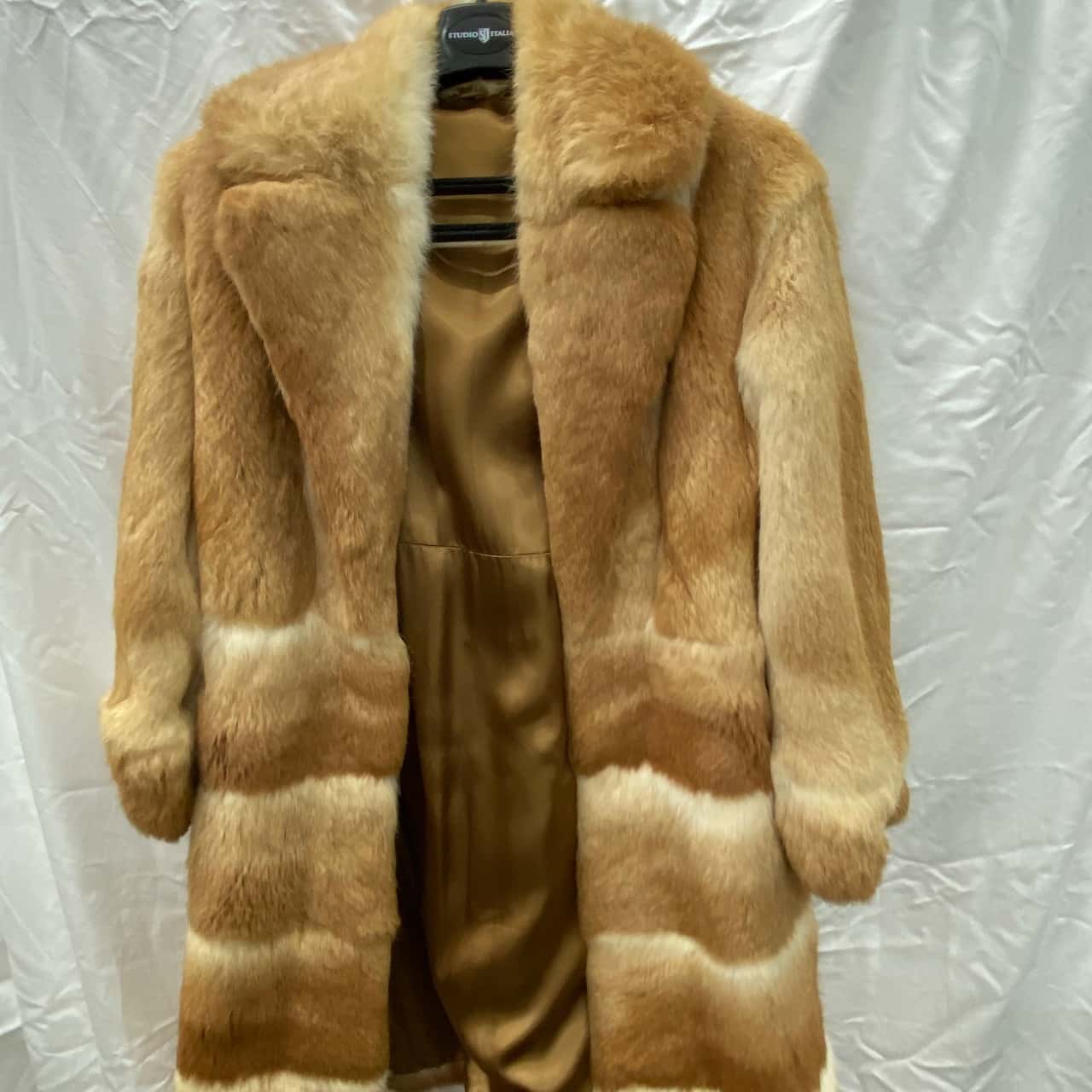 Womens Vintage Fur Coat (damaged)(s)